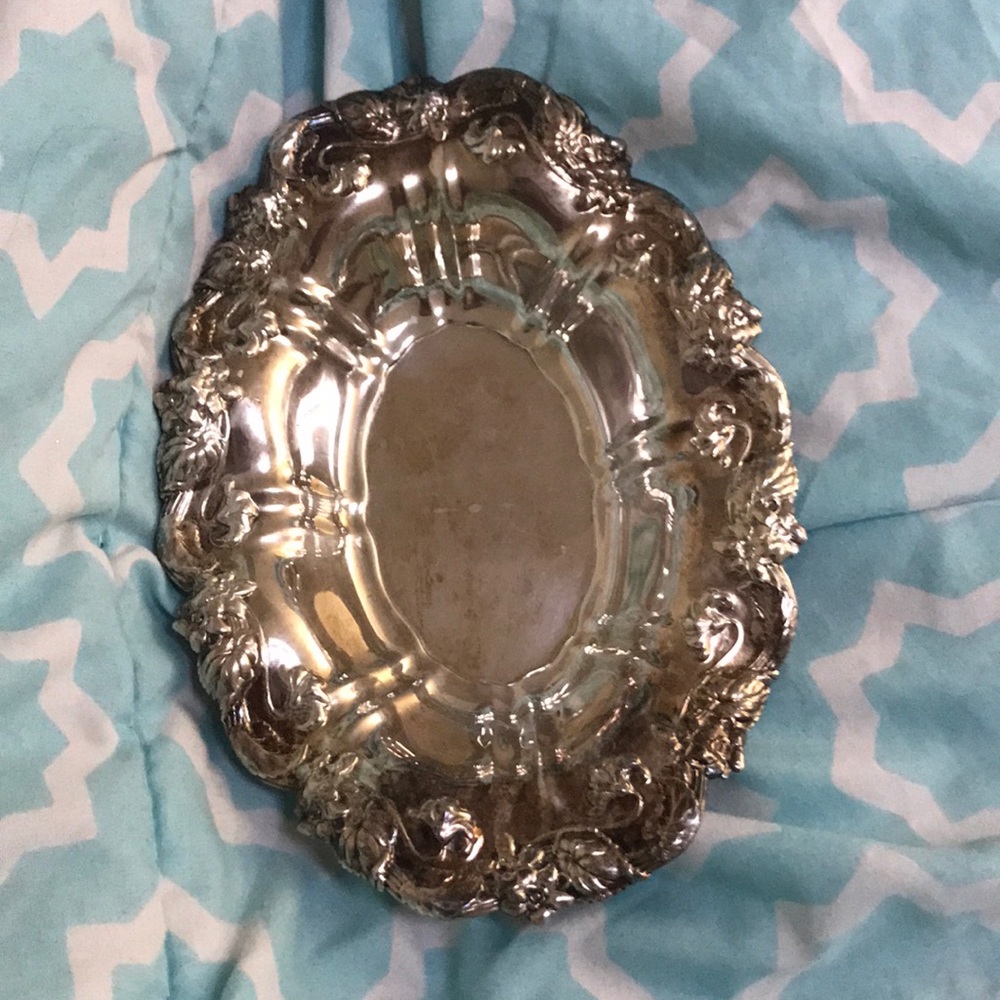 Kent Silversmiths 2 Silverplates - Gem